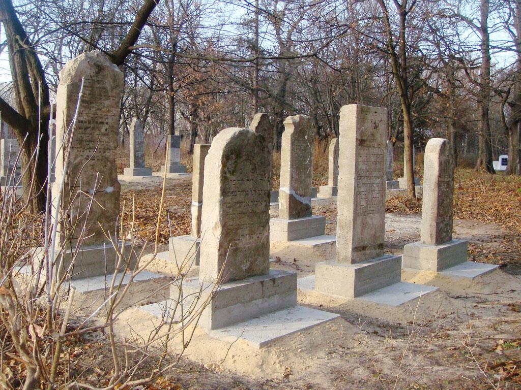 Ostroh Jewish Cemetery | Religiana